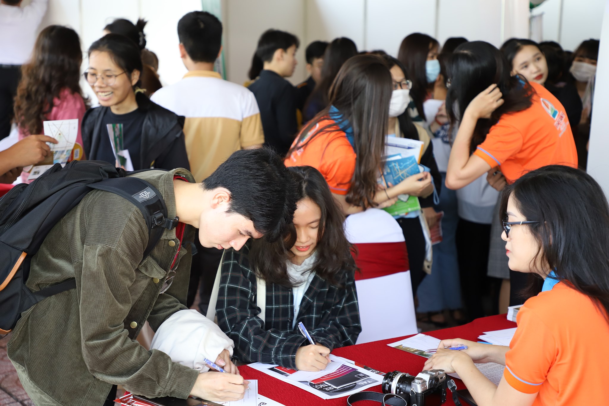 Tuần lễ Sinh viên Xã hội nhân văn và nhà tuyển dụng - USSH Career ...