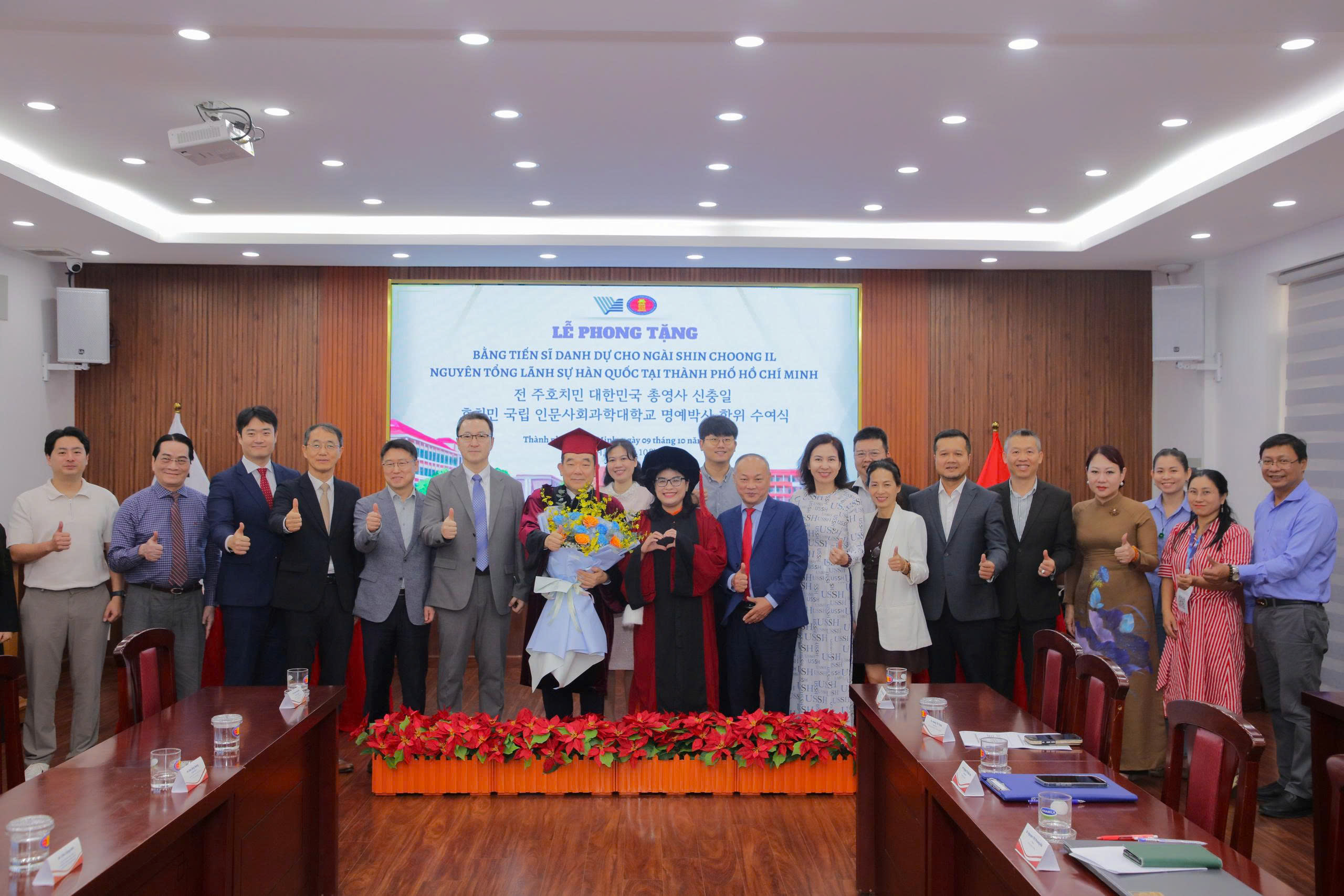 Tôn vinh tình hữu nghị Việt – Hàn: GS Shin Choong Il được Trường ĐH ...