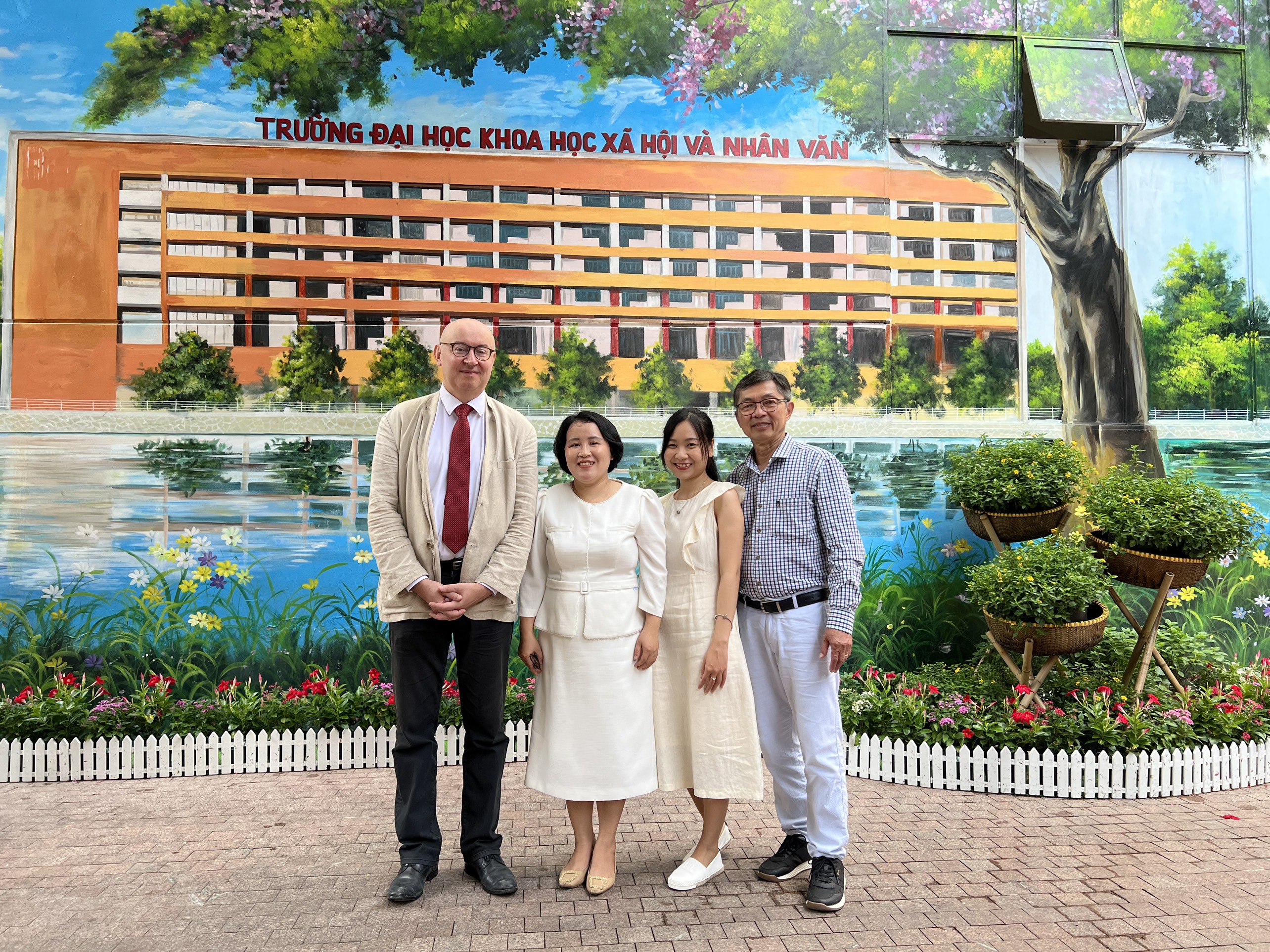 Buổi gặp gỡ và trao đổi với ông Pierre Du Ville - Trưởng Đại diện Phái ...