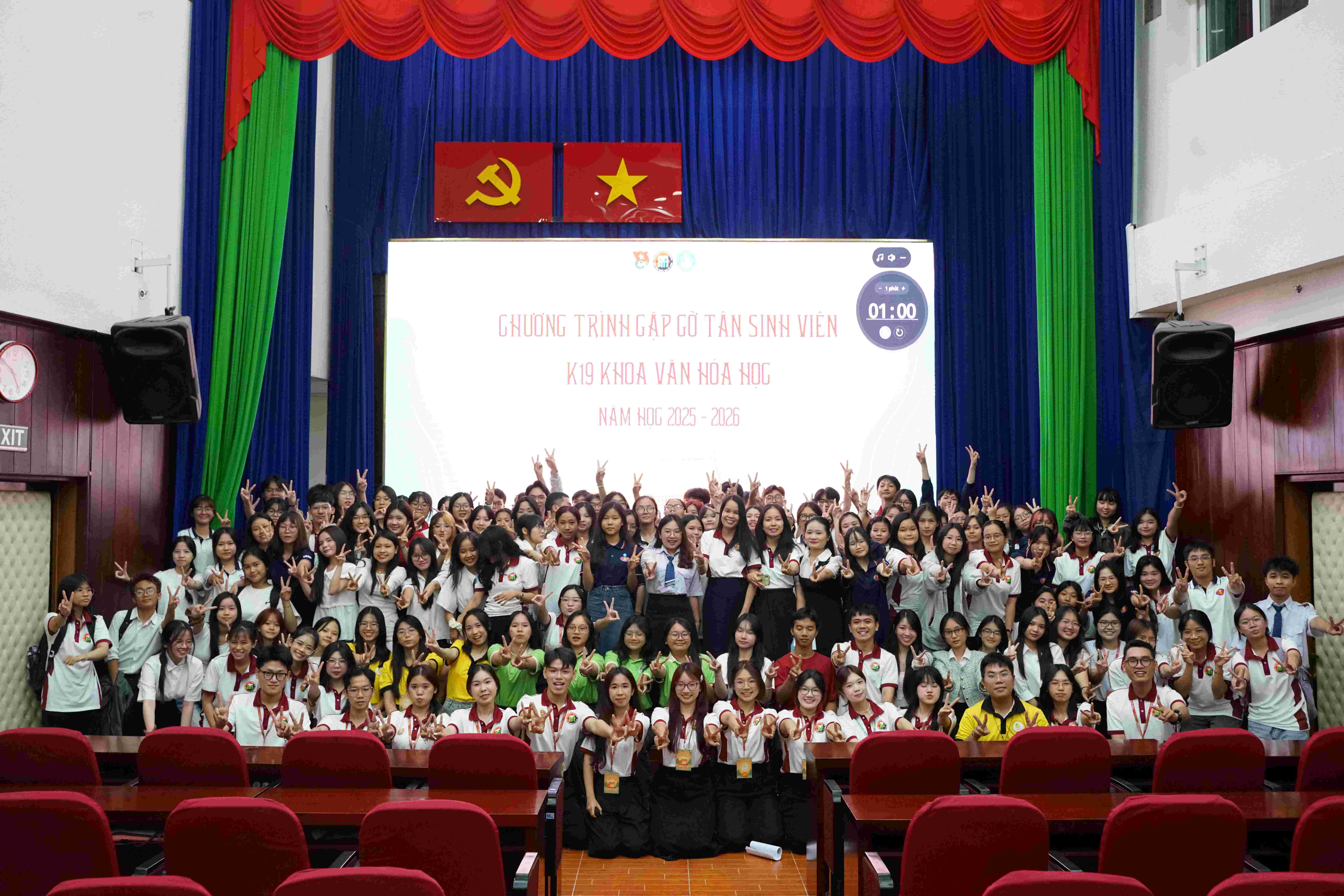 Khoa Văn hoá học tổ chức chào đón tân sinh viên lớp K19: Chủ đề của năm ...