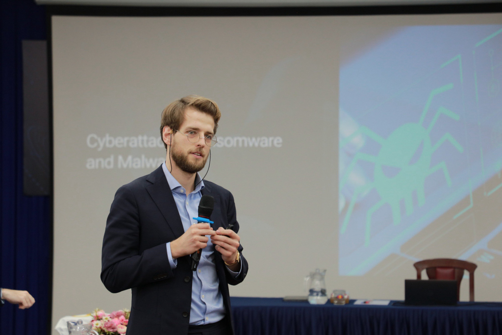 Tọa đàm quốc tế về “Không Gian Mạng, Thông Tin Và Xung Đột Quốc Tế”