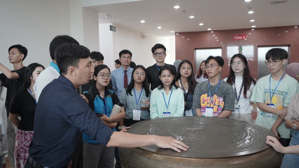 Tăng cường trải nghiệm quốc tế và nâng cao nhận thức của sinh viên qua ...